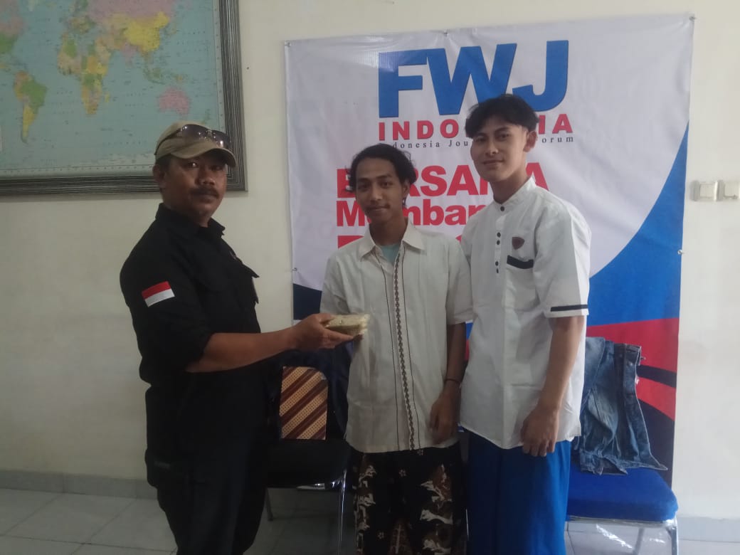 Peduli Masyarakat Fwji Jakbar Tak Henti Berbagi Makanan Kemasan Setiap